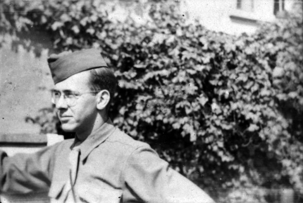 Robert D DAVIS | 286th Engineer Combat Battalion, Headquarters and ...